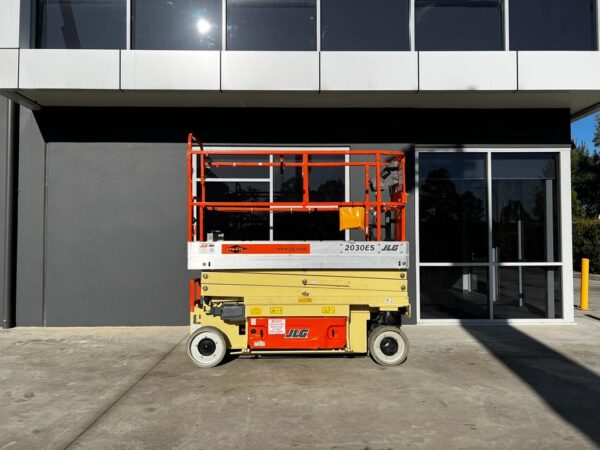 Used Scissor Lift JLG for sale. Need to buy a scissor lift?