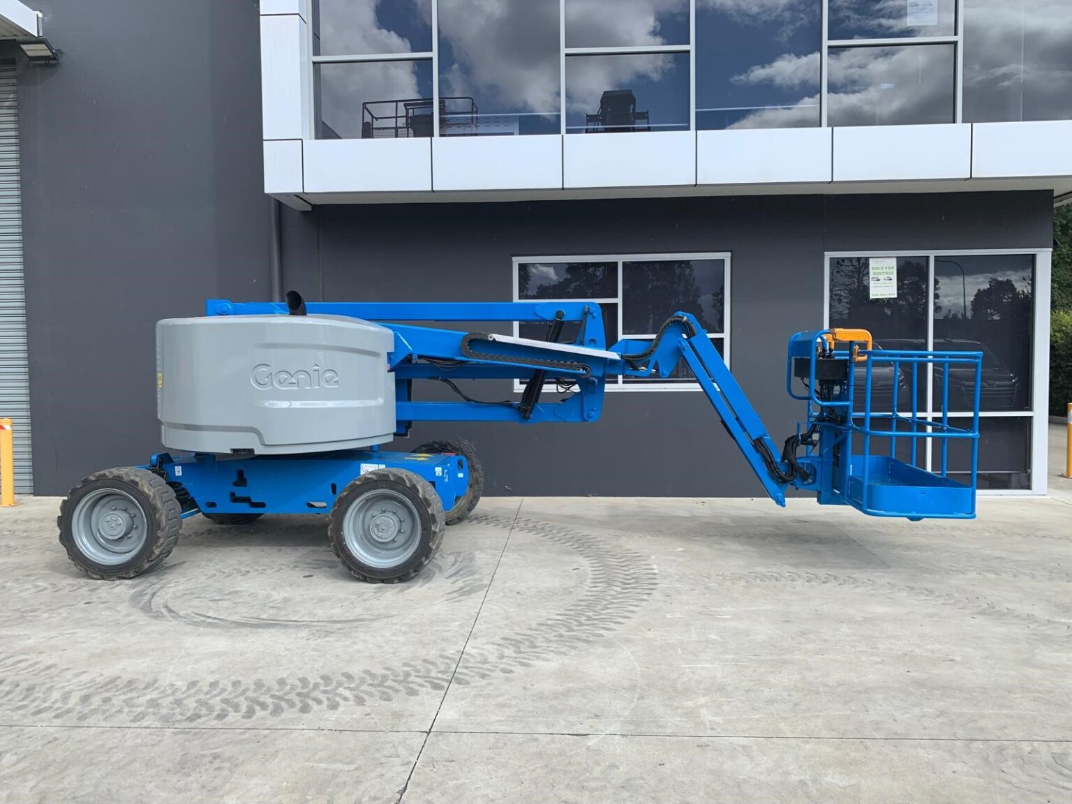 Used Rough Terrain Knuckle Boom Genie for sale. Need to buy?